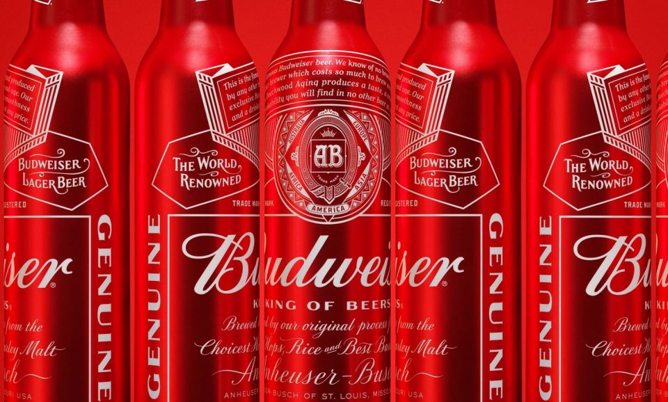 Budweiser vuelve a estrenar packaging, por Jones Knowles Ritchie