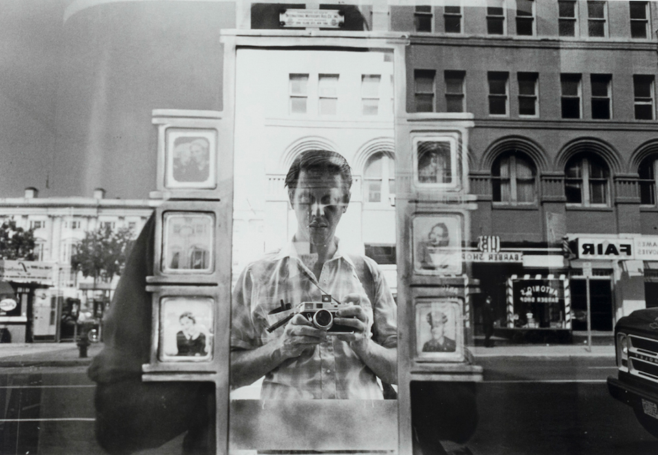 Lee Friedlander, fotógrafo de 'paisajes sociales' de EE. UU.