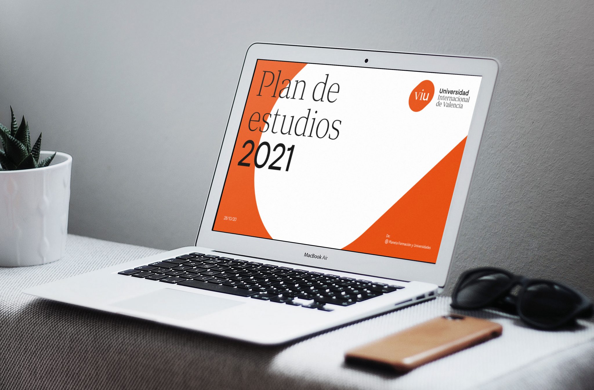 La VIU renueva su identidad visual de la mano de Summa - Gràffica